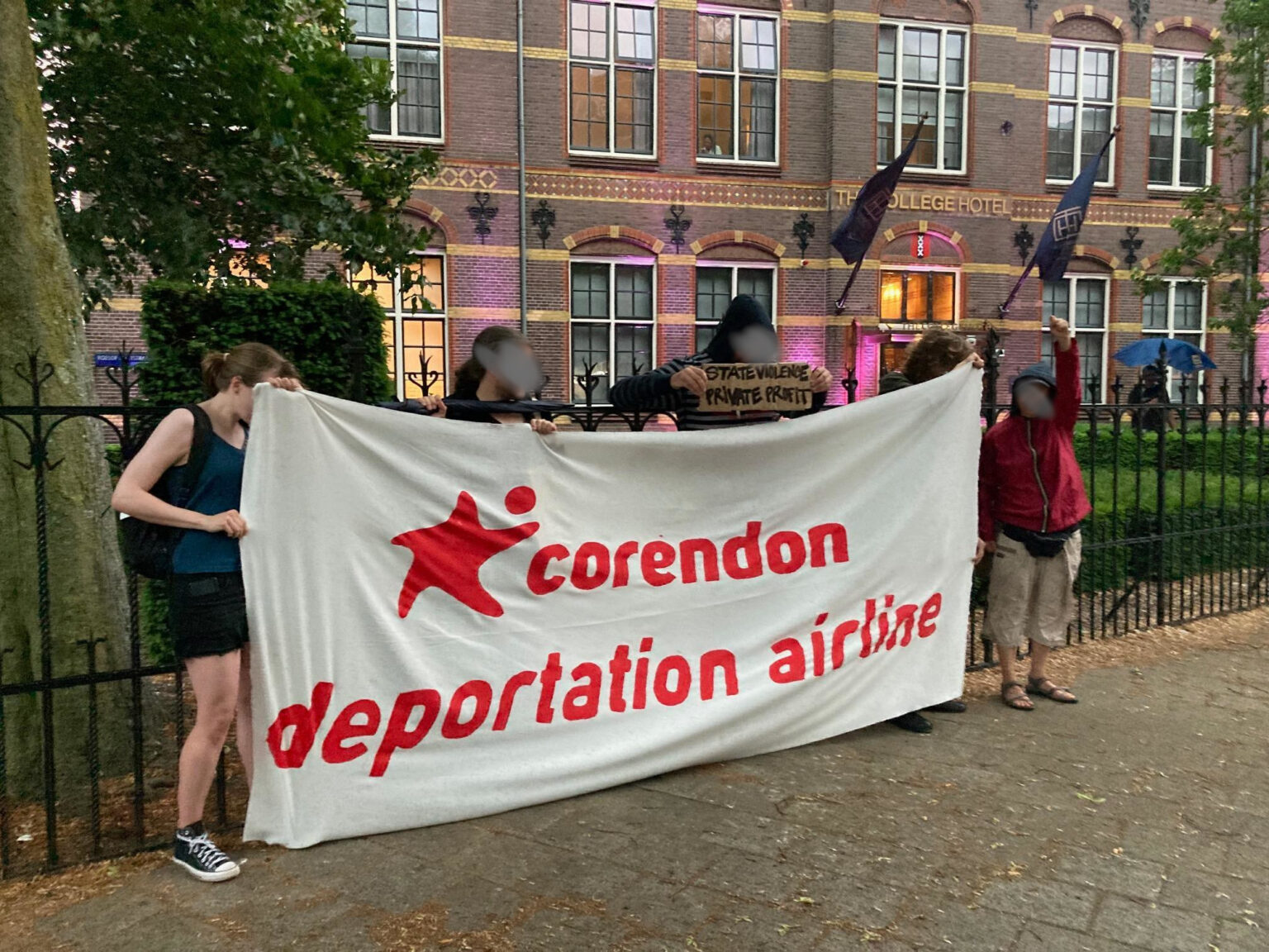 Picket line and postering against Corendon – Stop The War On Migrants